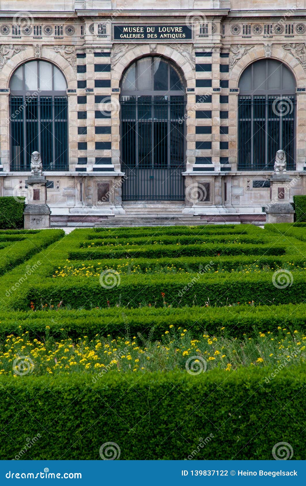 In the Louvre garden stock photo. Image of green, park - 139837122
