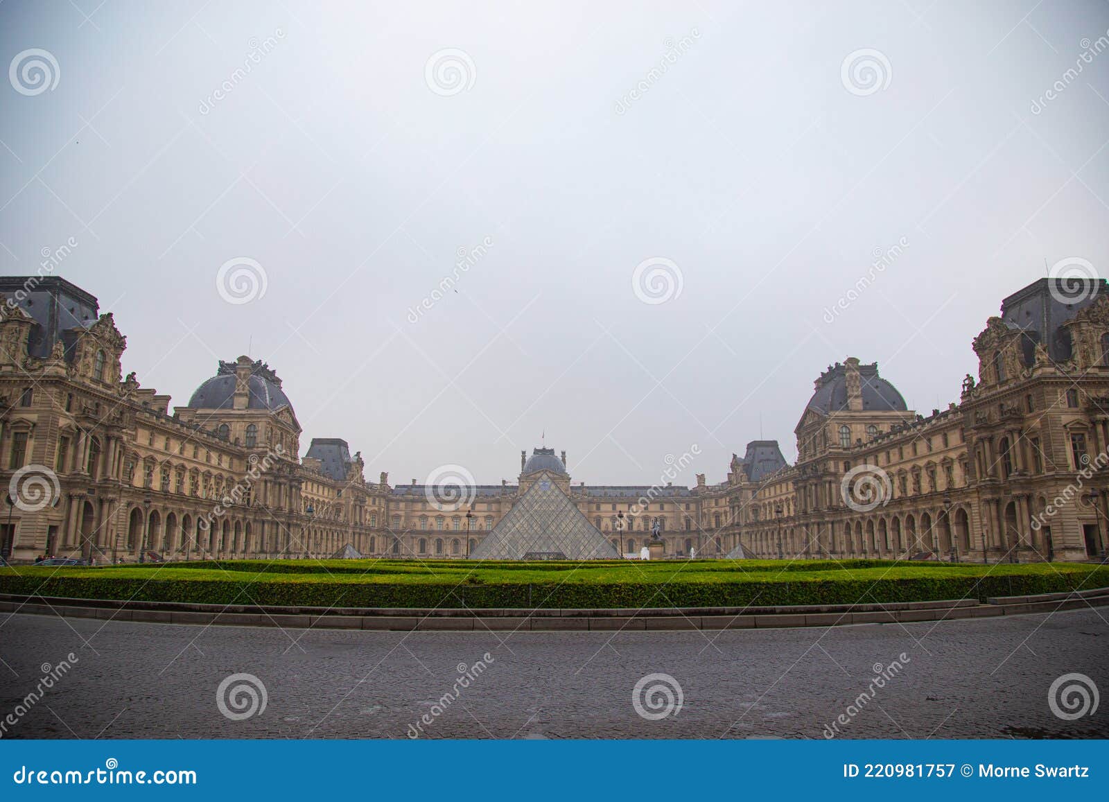 The Louvre editorial photography. Image of attraction - 220981757