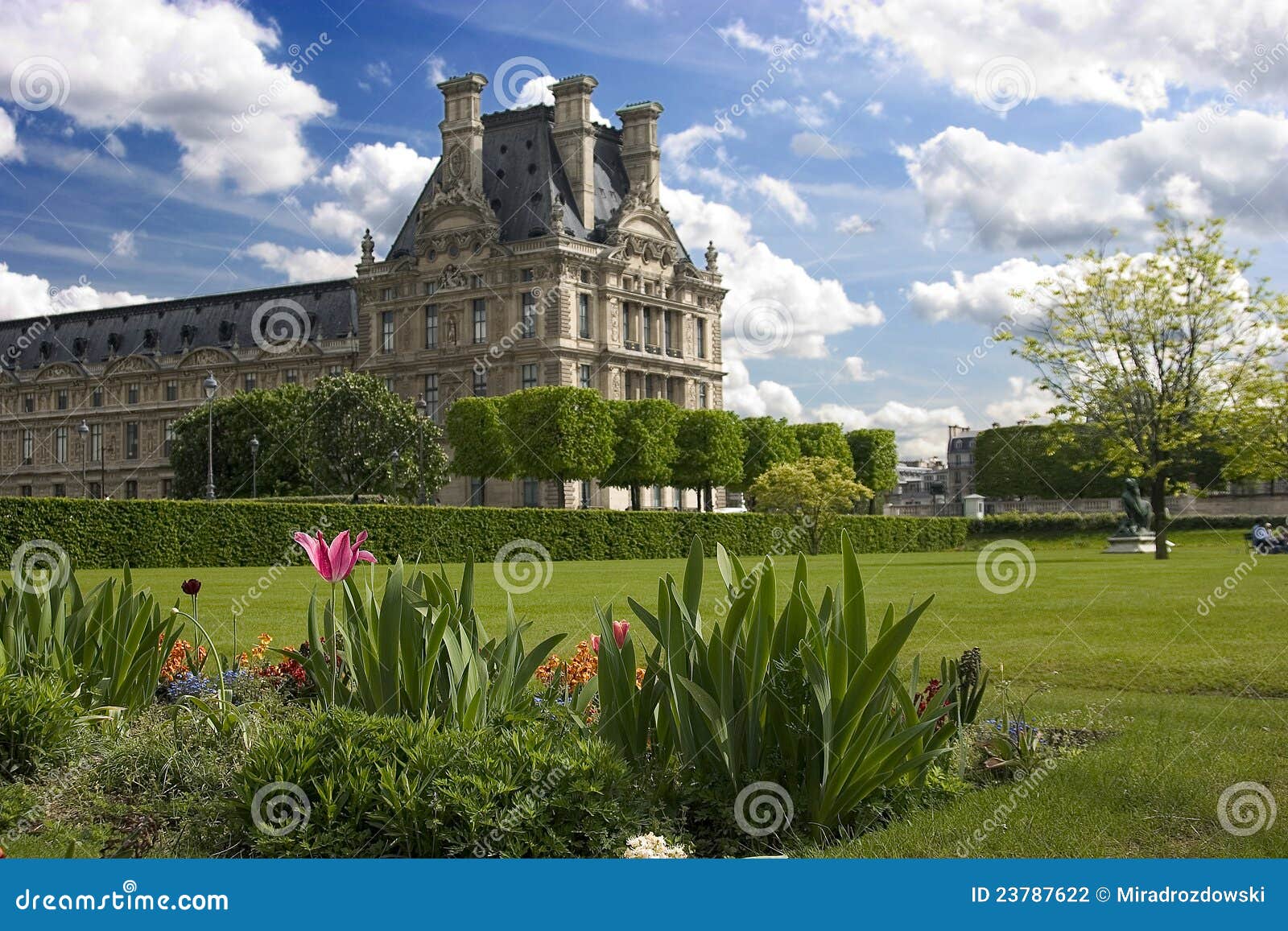 Louvre Museum editorial photography. Image of green, monument - 23787622