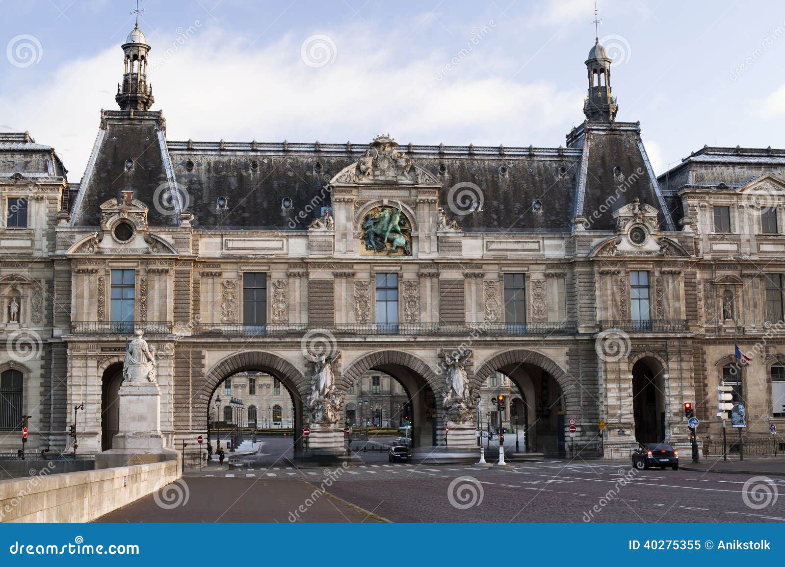Louvre Museum editorial image. Image of symbol, history - 40275355