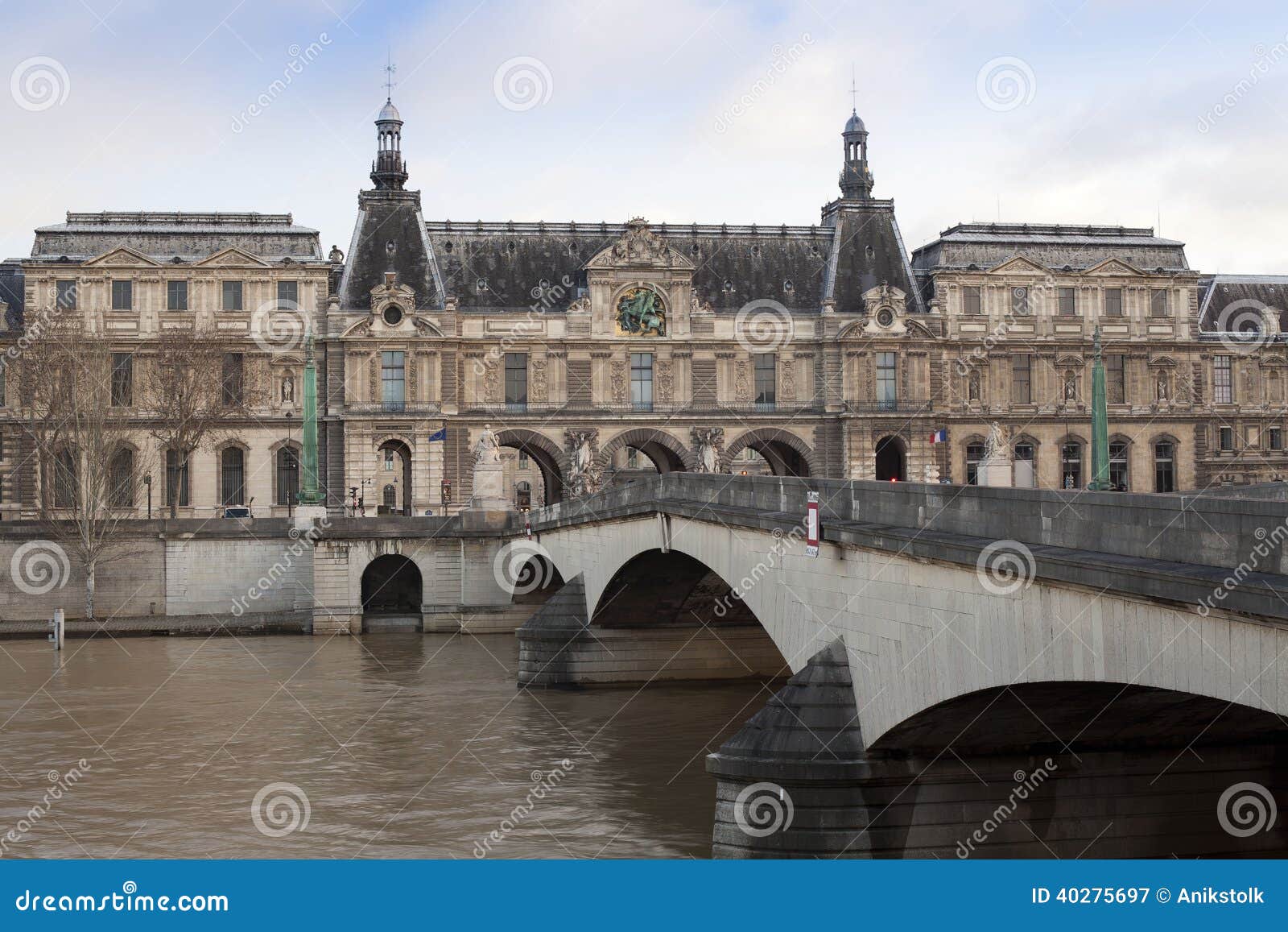Louvre Museum stock image. Image of symbol, monument - 40275697