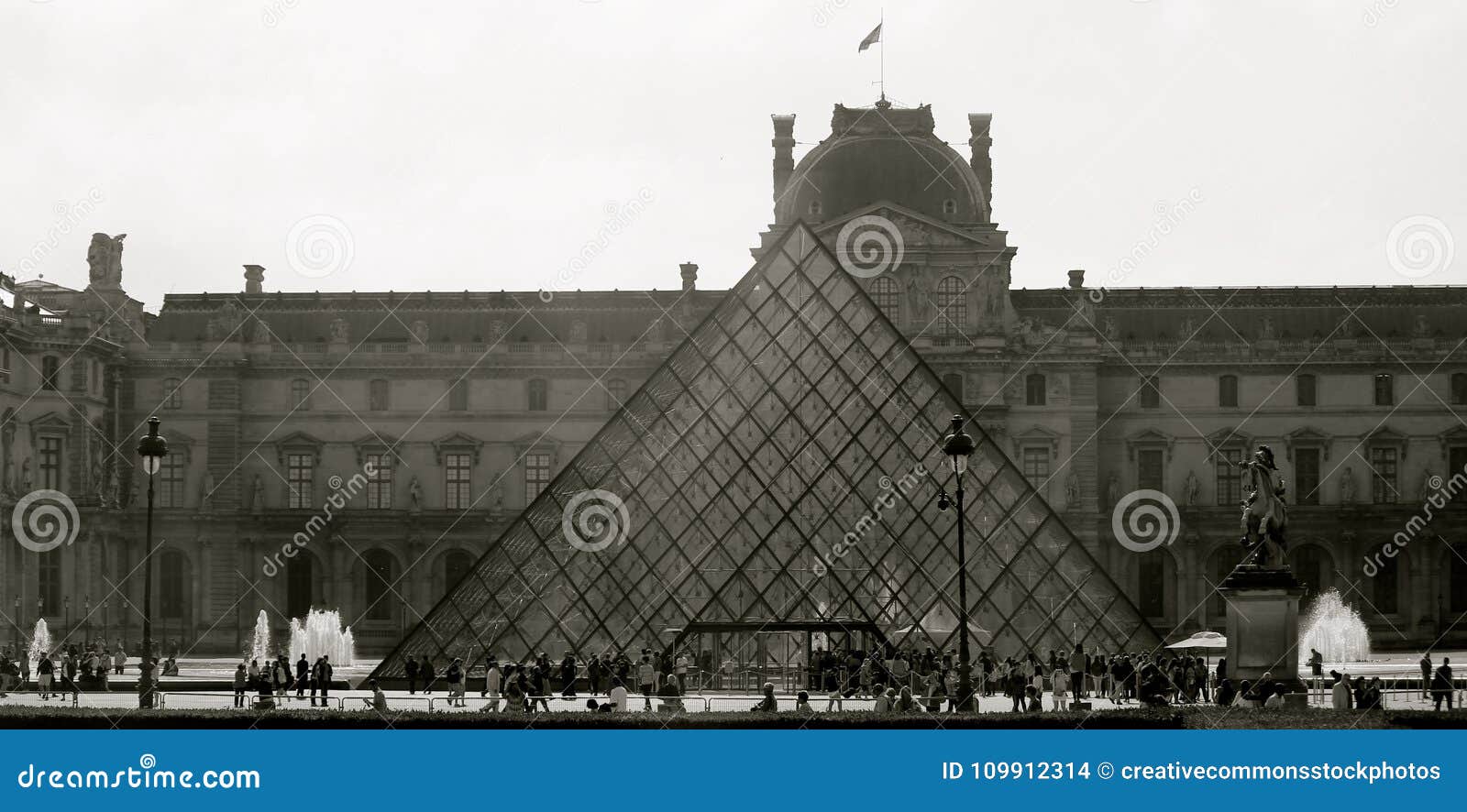 Louvre Museum At Daytime Picture. Image: 109912314