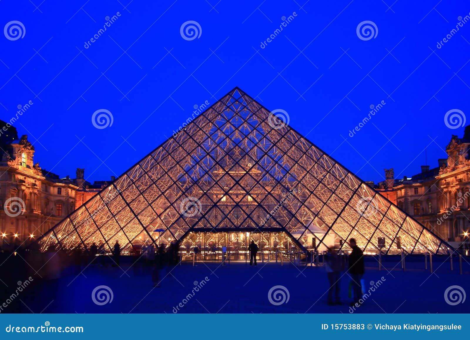 Louvre Museum dusk editorial stock photo. Image of europe - 15753883