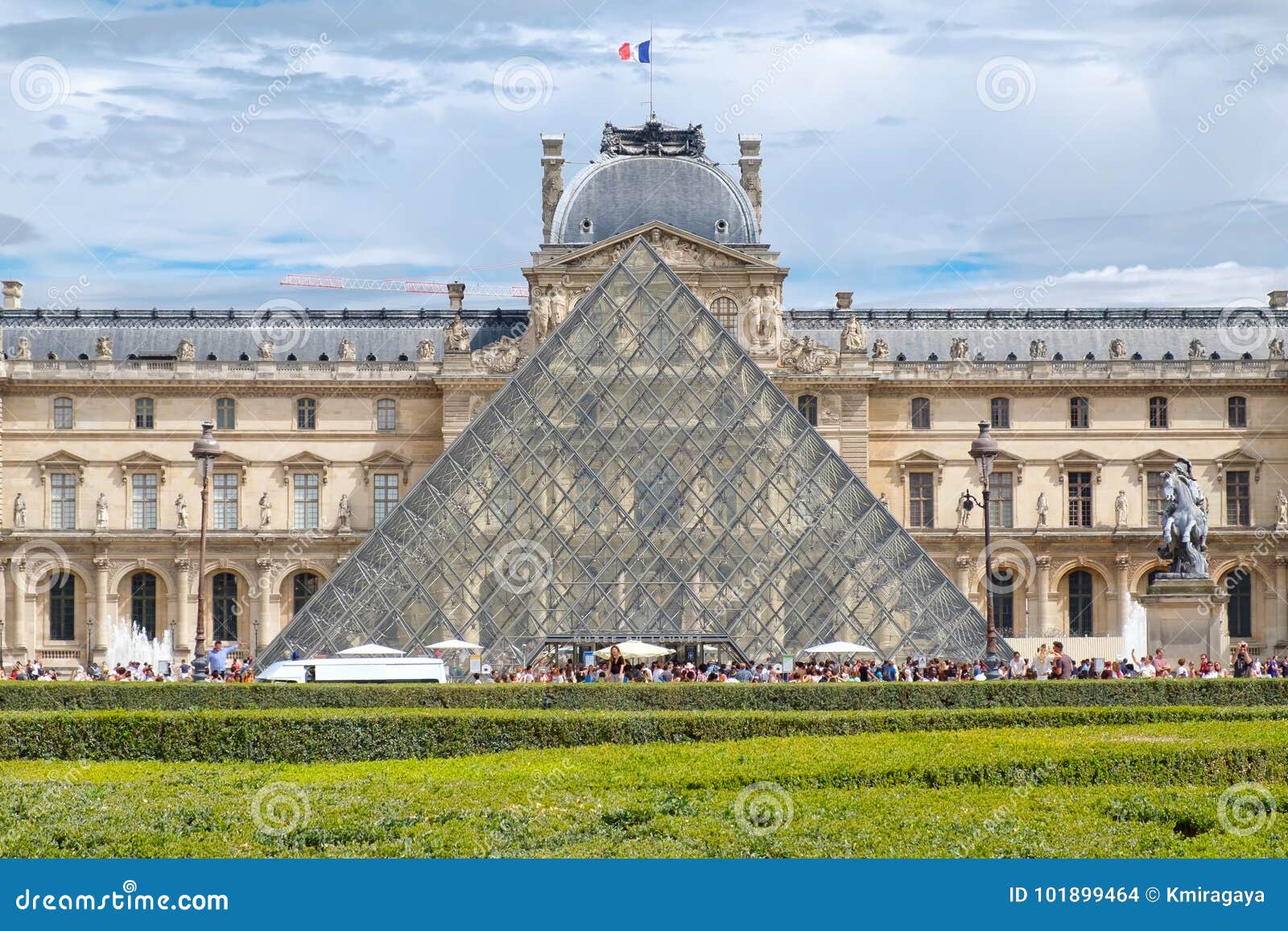 The Louvre Museum with the Famous Glass Pyramid Editorial Stock Image ...