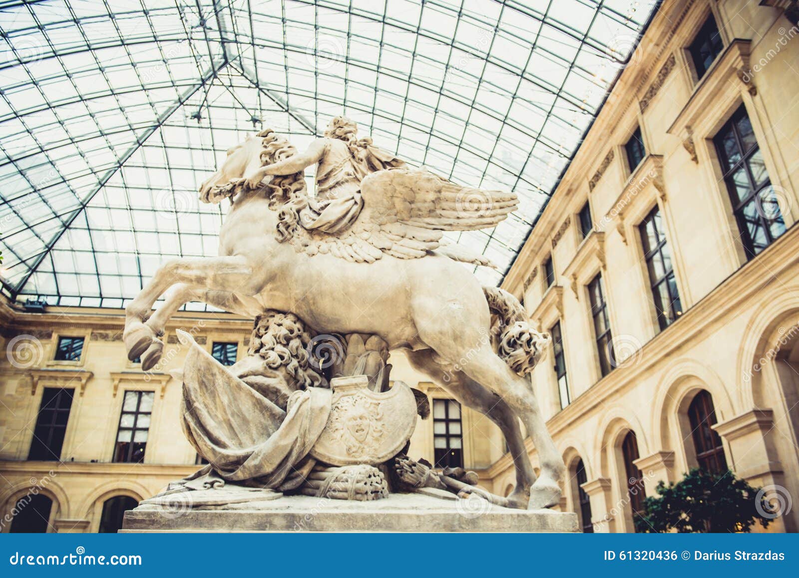 Louvre Museum interior editorial photo. Image of monument - 61320436