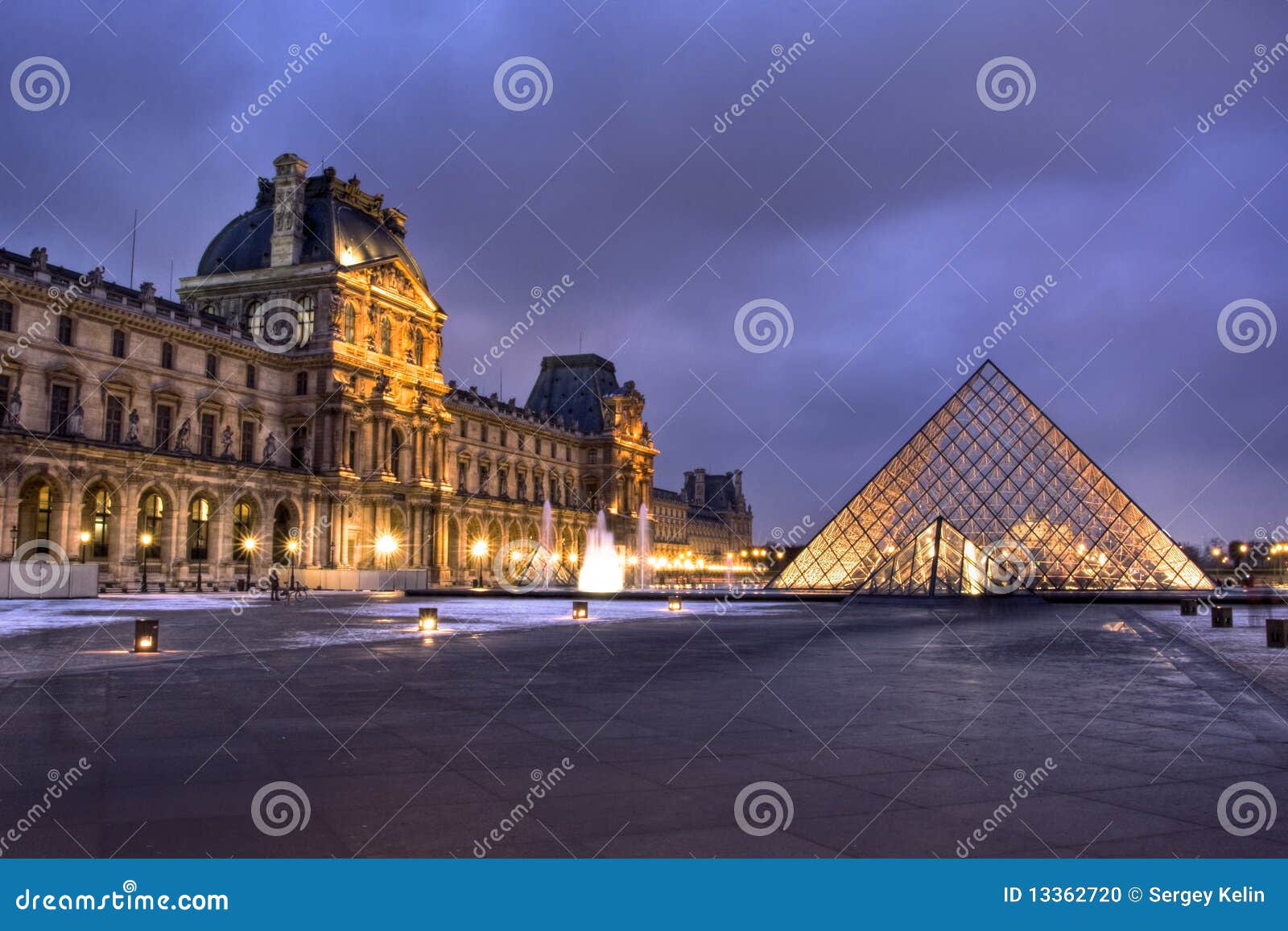 Louvre Museum in Paris editorial image. Image of france - 13362720