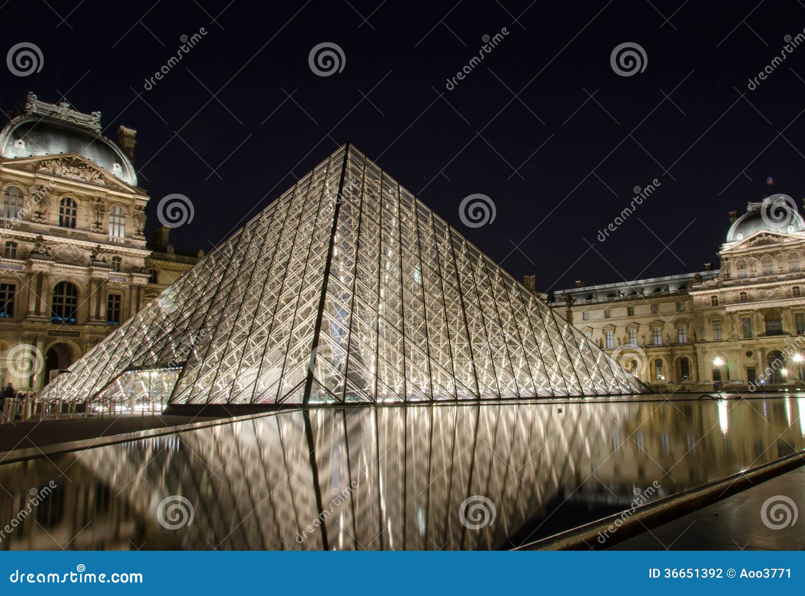 Louvre museum in Paris editorial photography. Image of european - 36651392