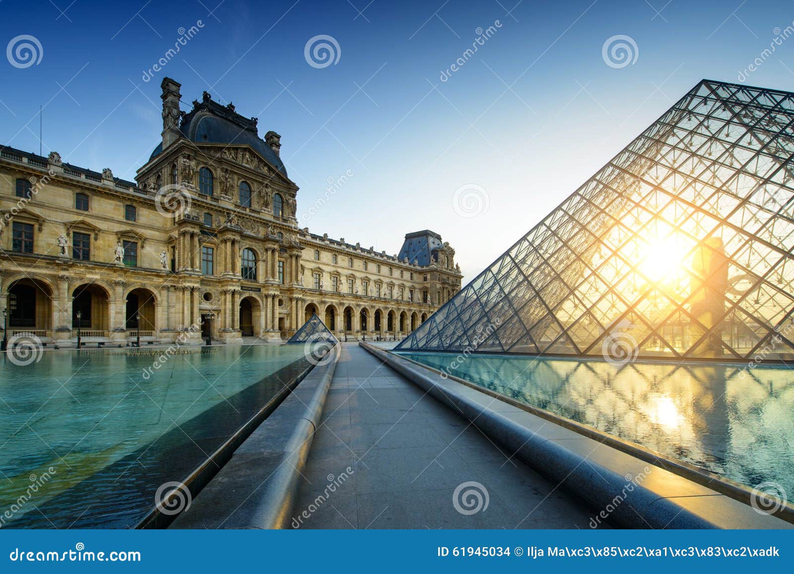 Louvre Museum Paris at Sunset Editorial Stock Image - Image of light ...