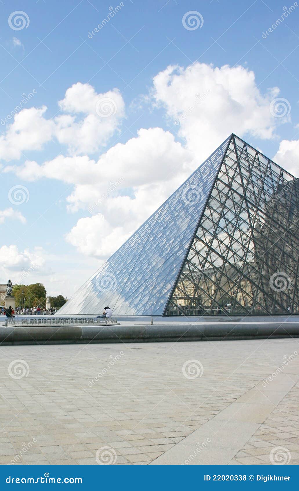 Louvre Museum Pyramid editorial stock photo. Image of building - 22020338