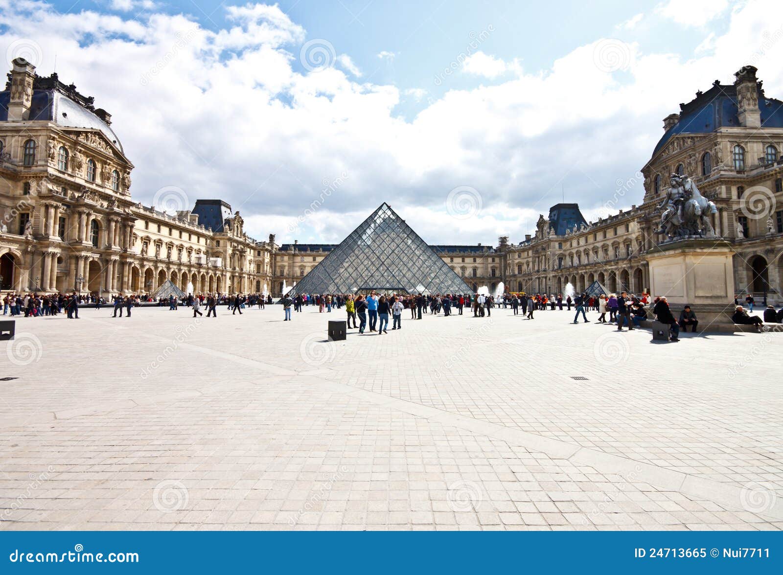 Louvre Museum in Sunny Day 5 Editorial Image - Image of attraction ...