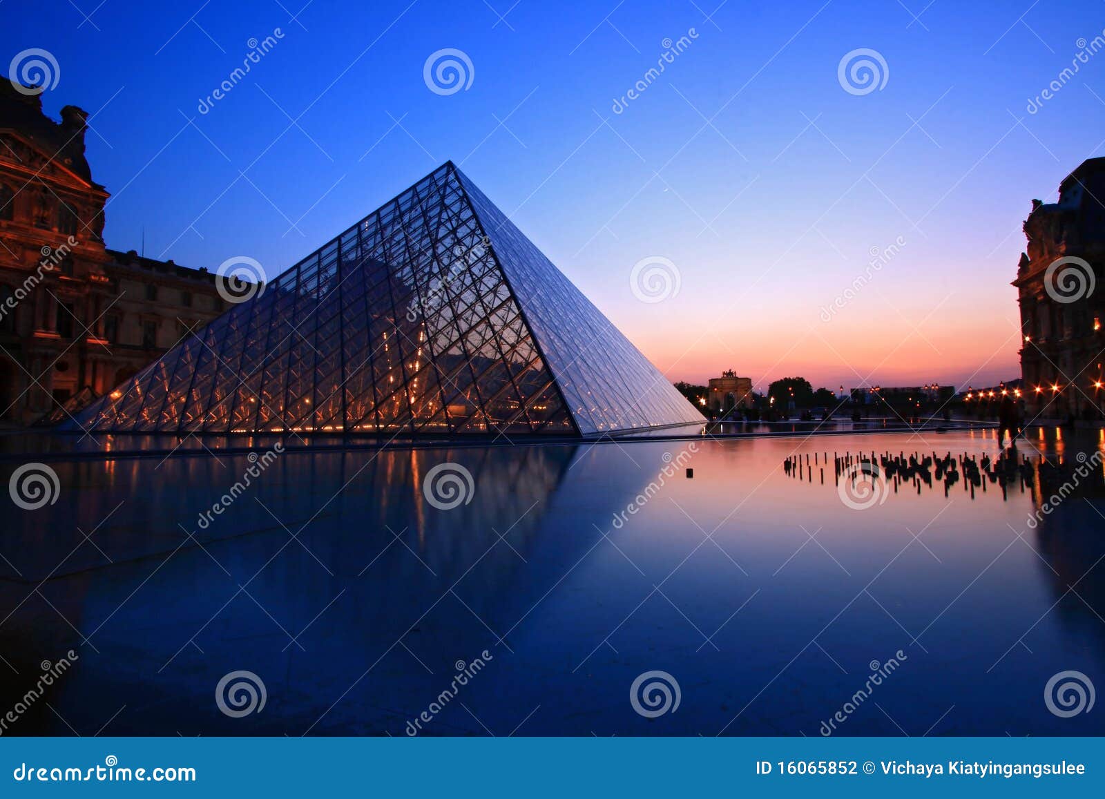 Louvre pyramid editorial photography. Image of evening - 16065852