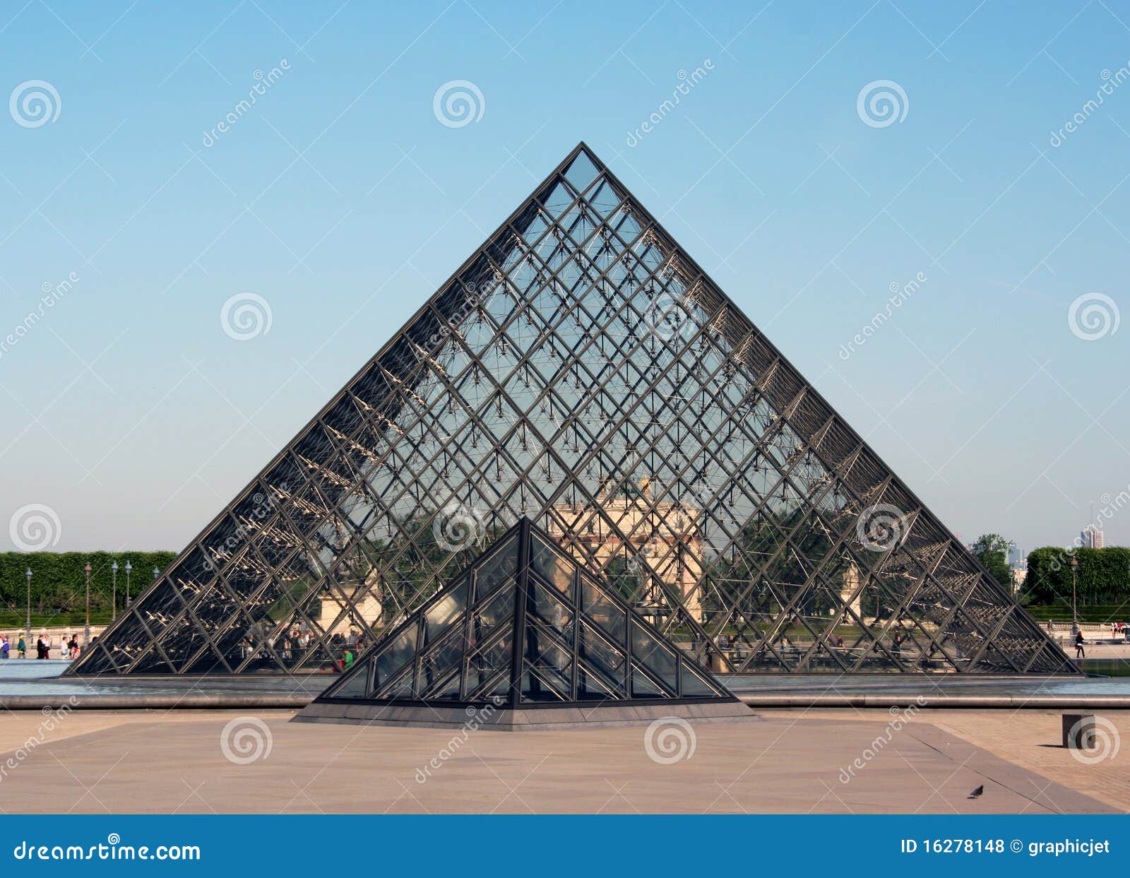 Louvre Pyramid At Musee Du Louvre Or The Grand Louvre Museum In Paris ...