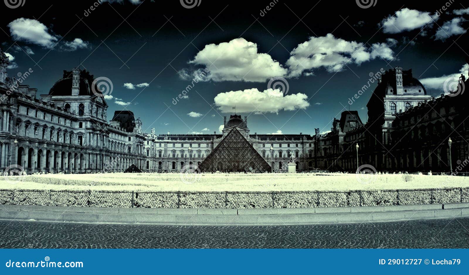 Louvre Pyramid editorial photography. Image of eyesight - 29012727