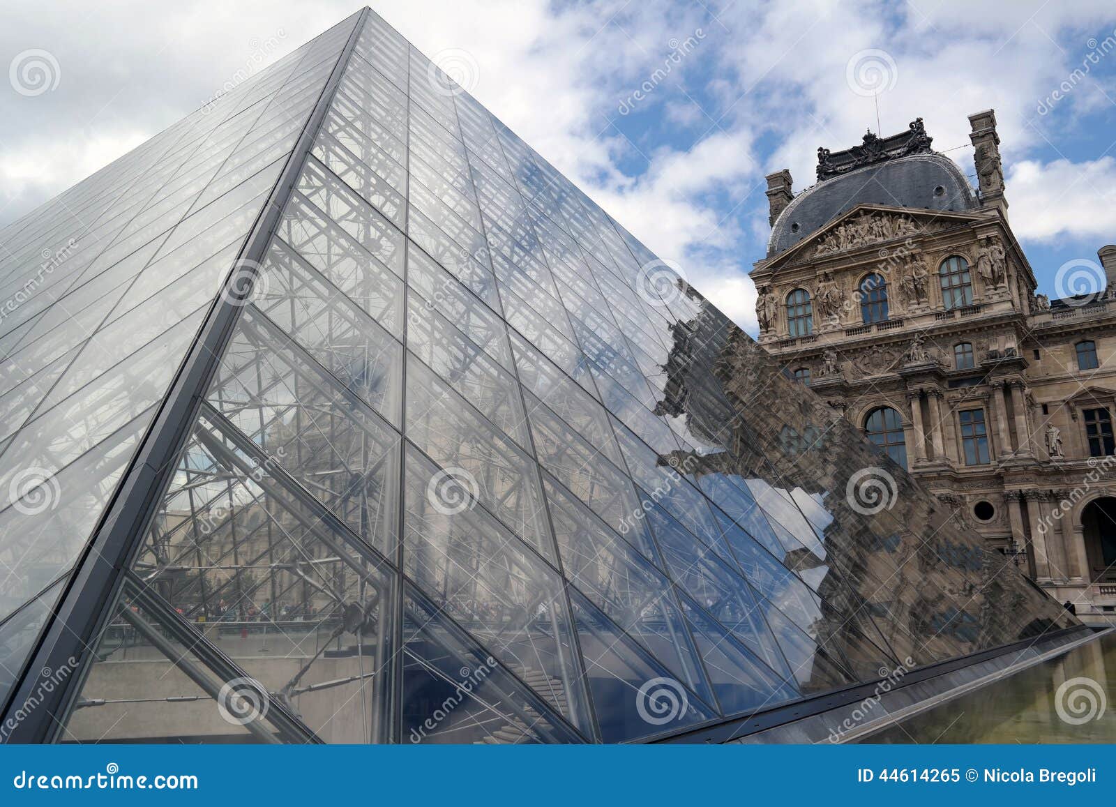 Louvre Pyramid editorial image. Image of reflections - 44614265