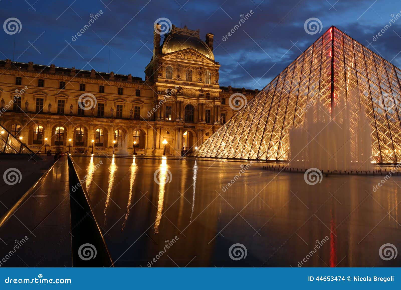 Louvre Pyramid editorial stock image. Image of dusk, water - 44653474