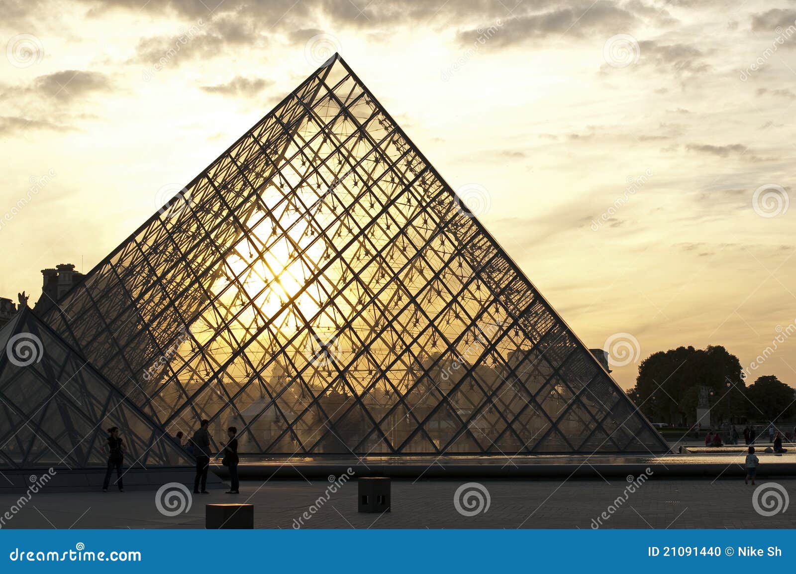 Louvre Pyramid Editorial Photo | CartoonDealer.com #6142861