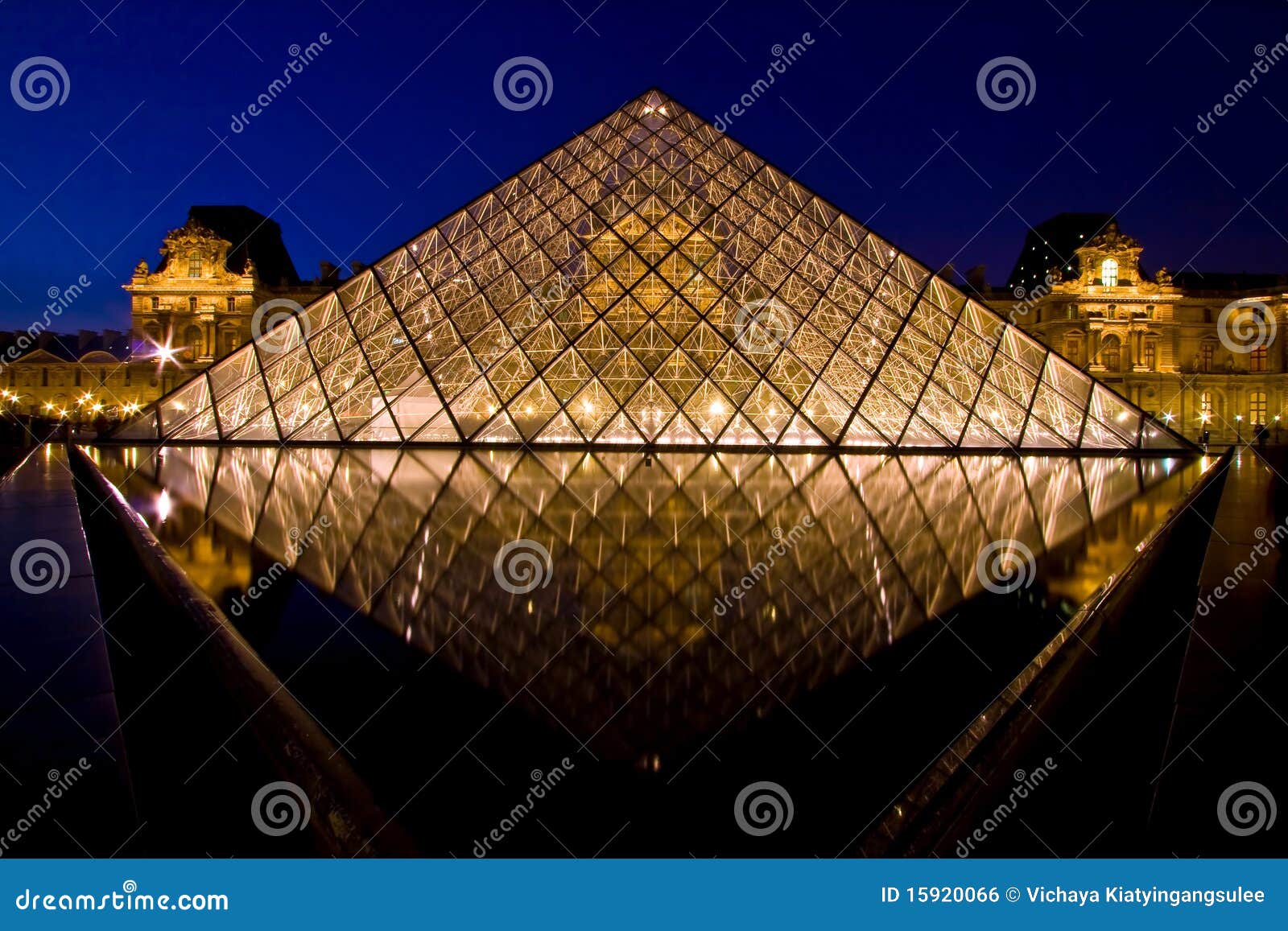Louvre pyramid reflection editorial photo. Image of louvre - 15920066