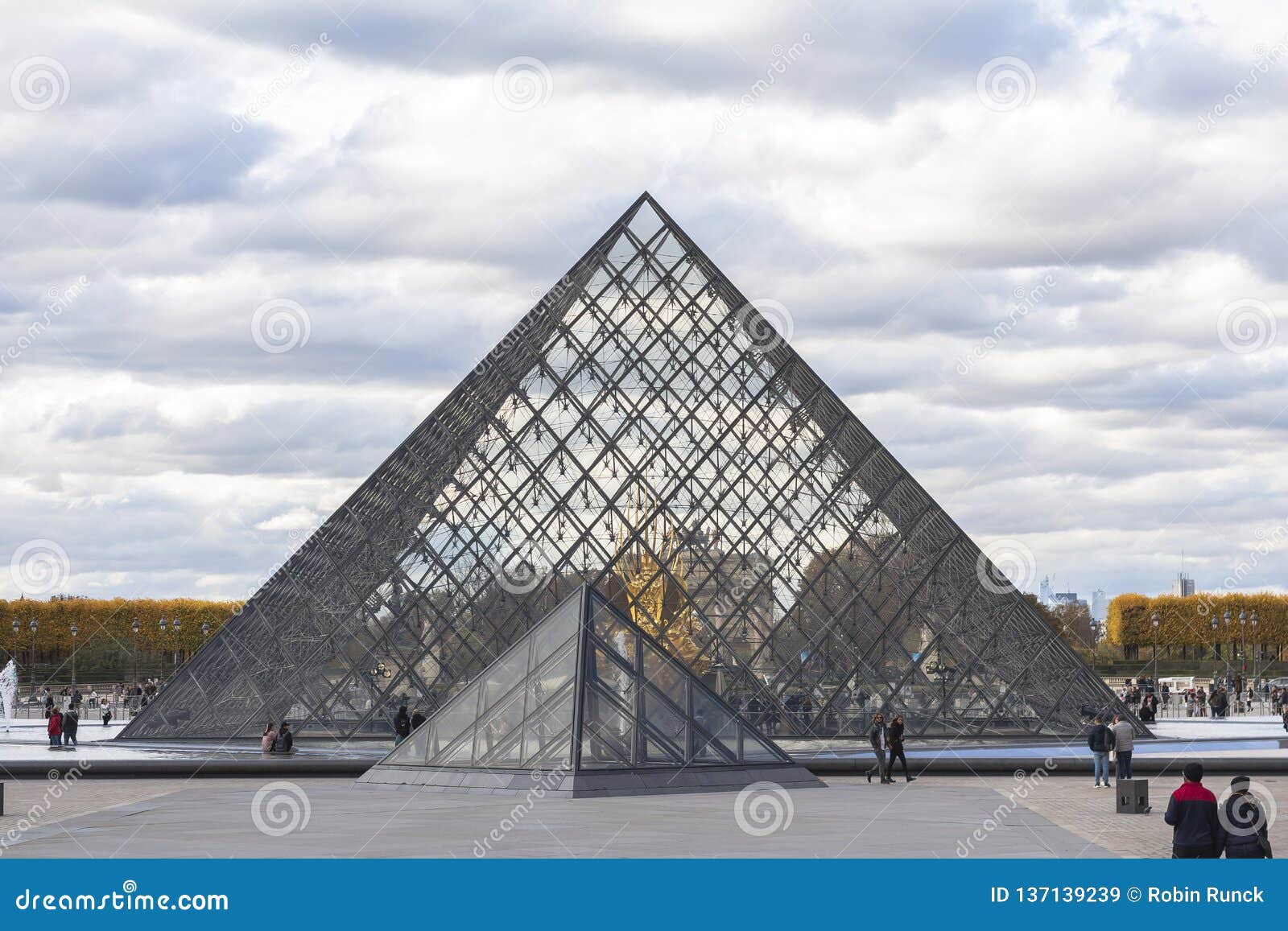 Louvre Pyramid View in Paris, Beautiful Architecture Editorial Stock ...