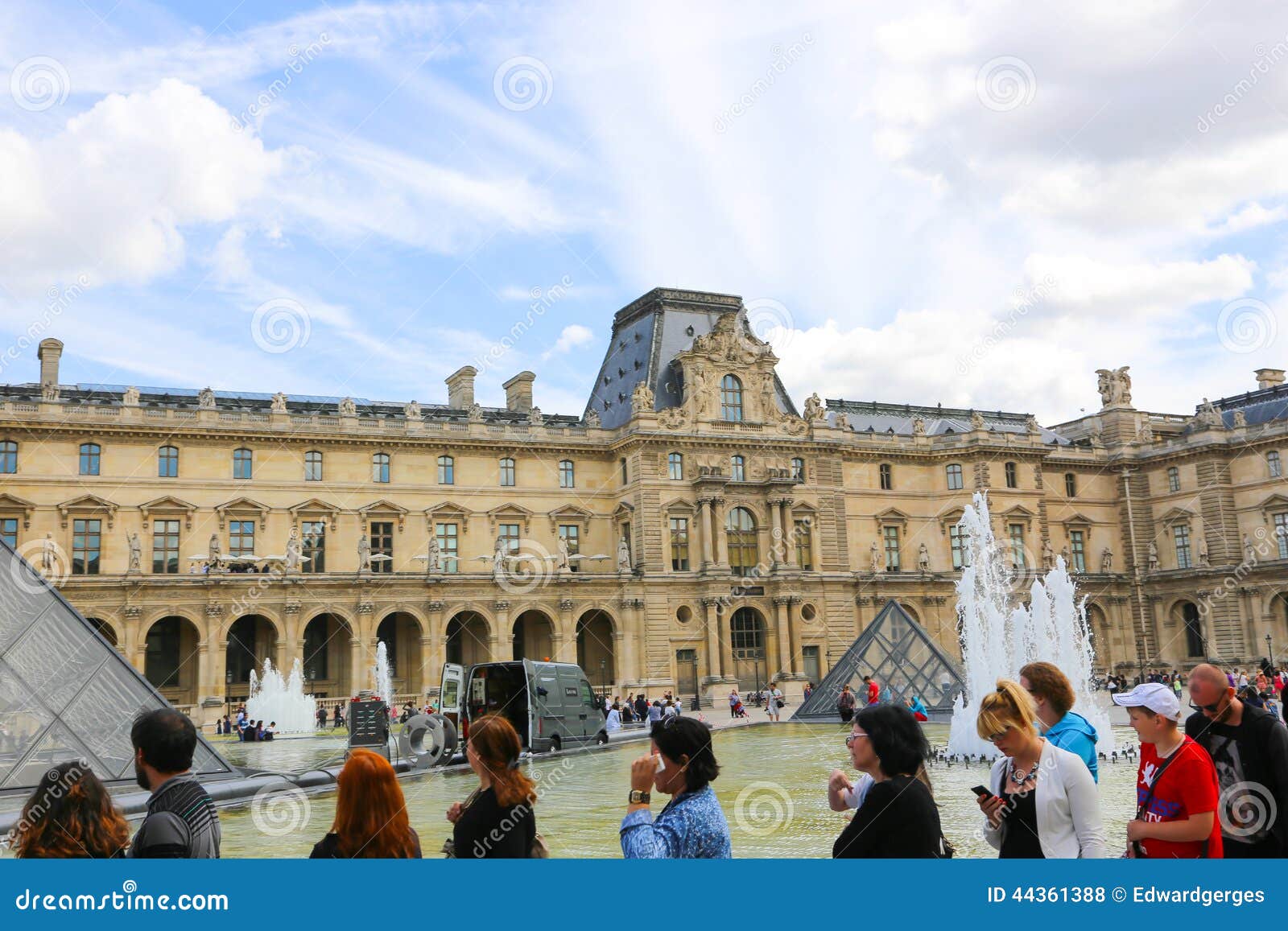 Louvre editorial stock photo. Image of exterior, courtyard - 44361388