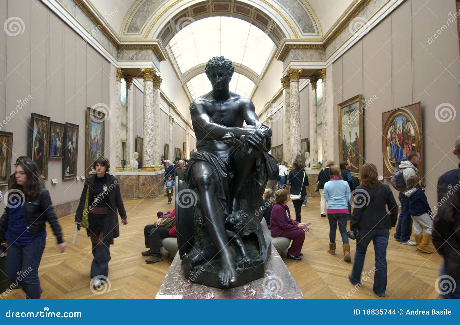 Louvre Tourists Visiting Sculpture Editorial Stock Image - Image of ...