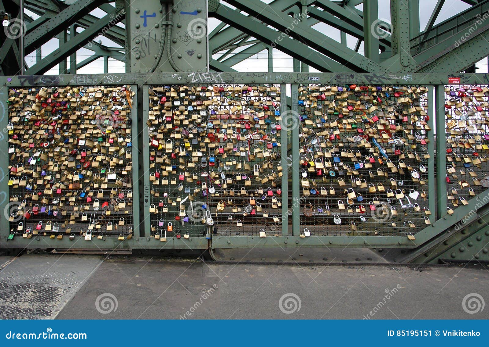 Love Locks at the Hohenzollern Bridge Editorial Photo - Image of scene ...