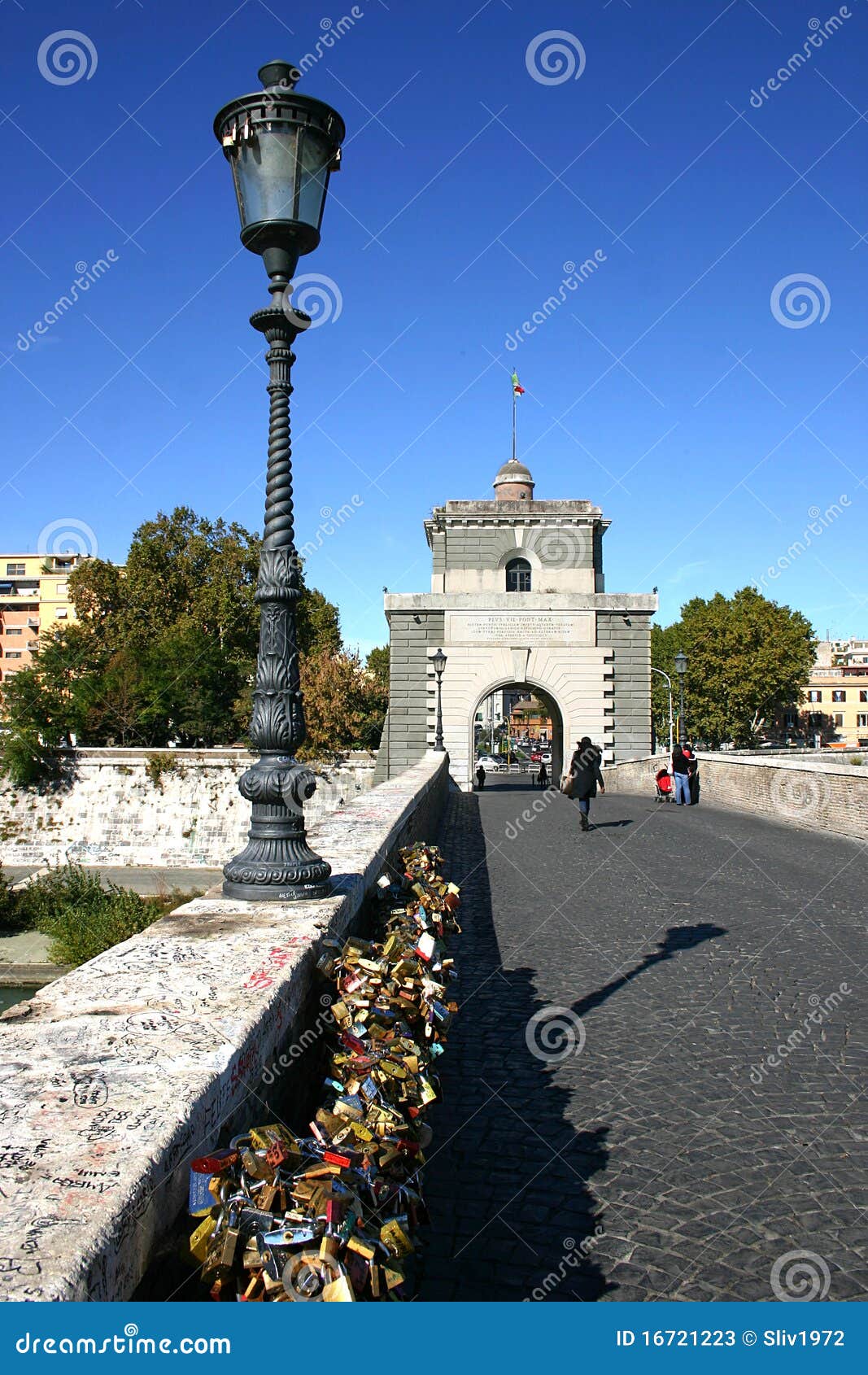 Love locks in rome stock image. Image of francia, navigation - 16721223