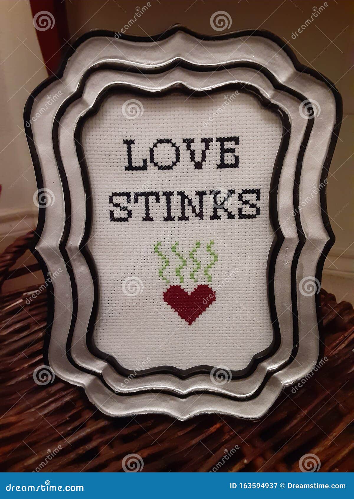 Love Stinks redaktionell arkivbild. Bild av stankar - 163594937