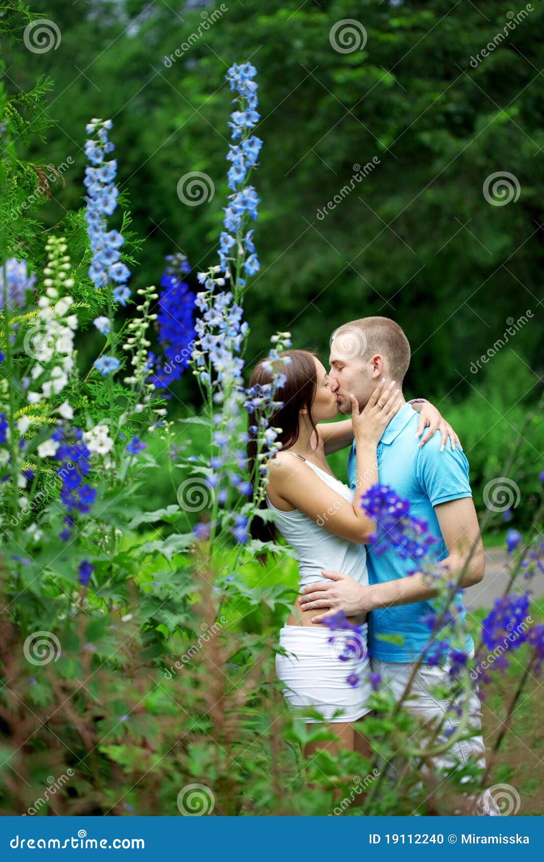 Lovers in the Park on a Date Stock Photo - Image of flowers, date: 19112240