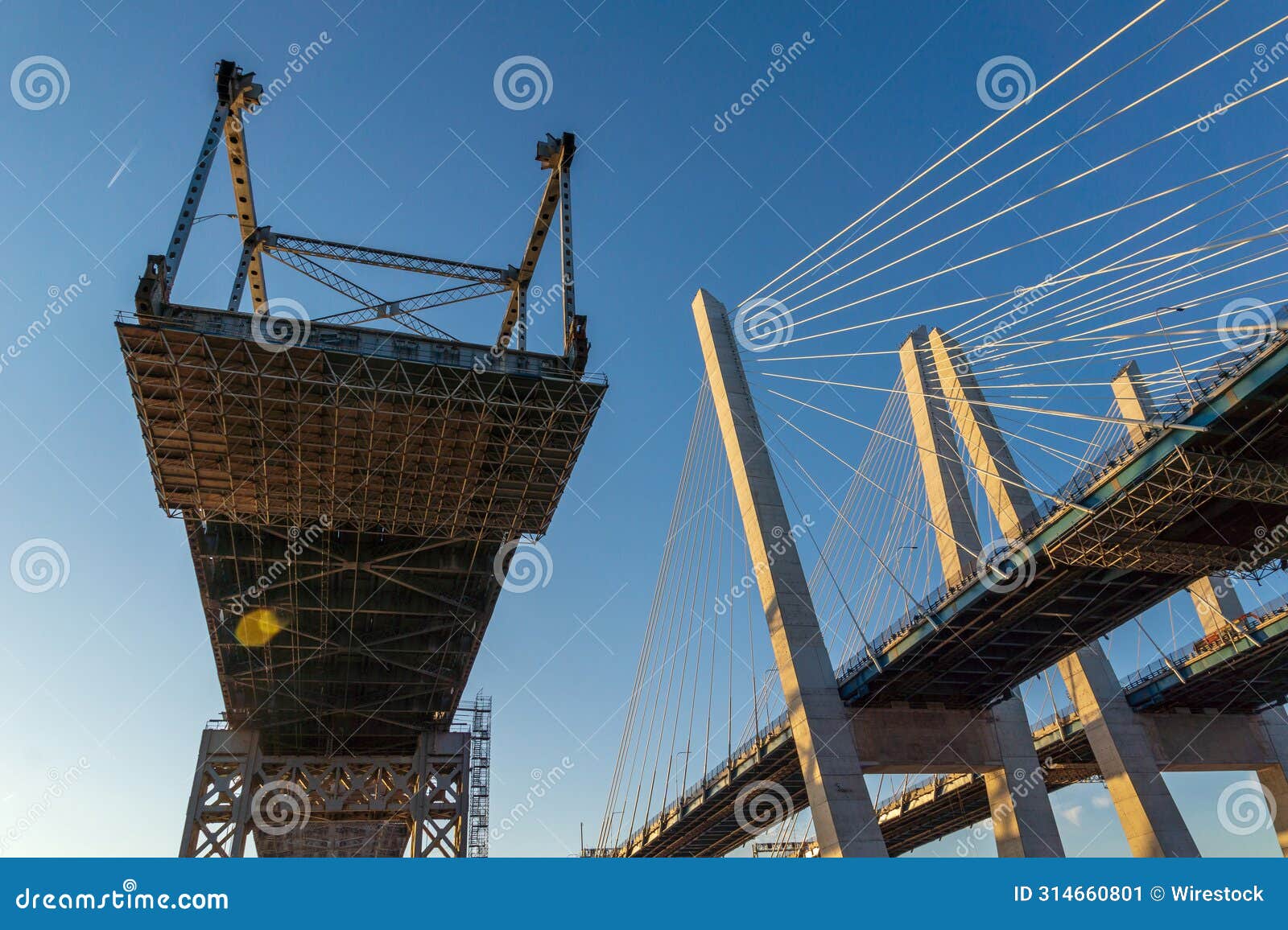 Low Angle of a Bridge in New York, USA at Sunset Editorial Photo ...
