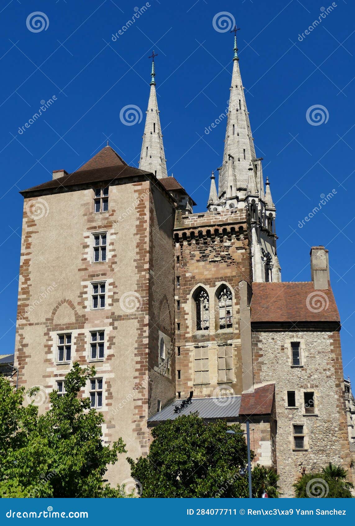 The Old Keep of the Castle of the Dukes of Bourbons in Moulins Stock ...