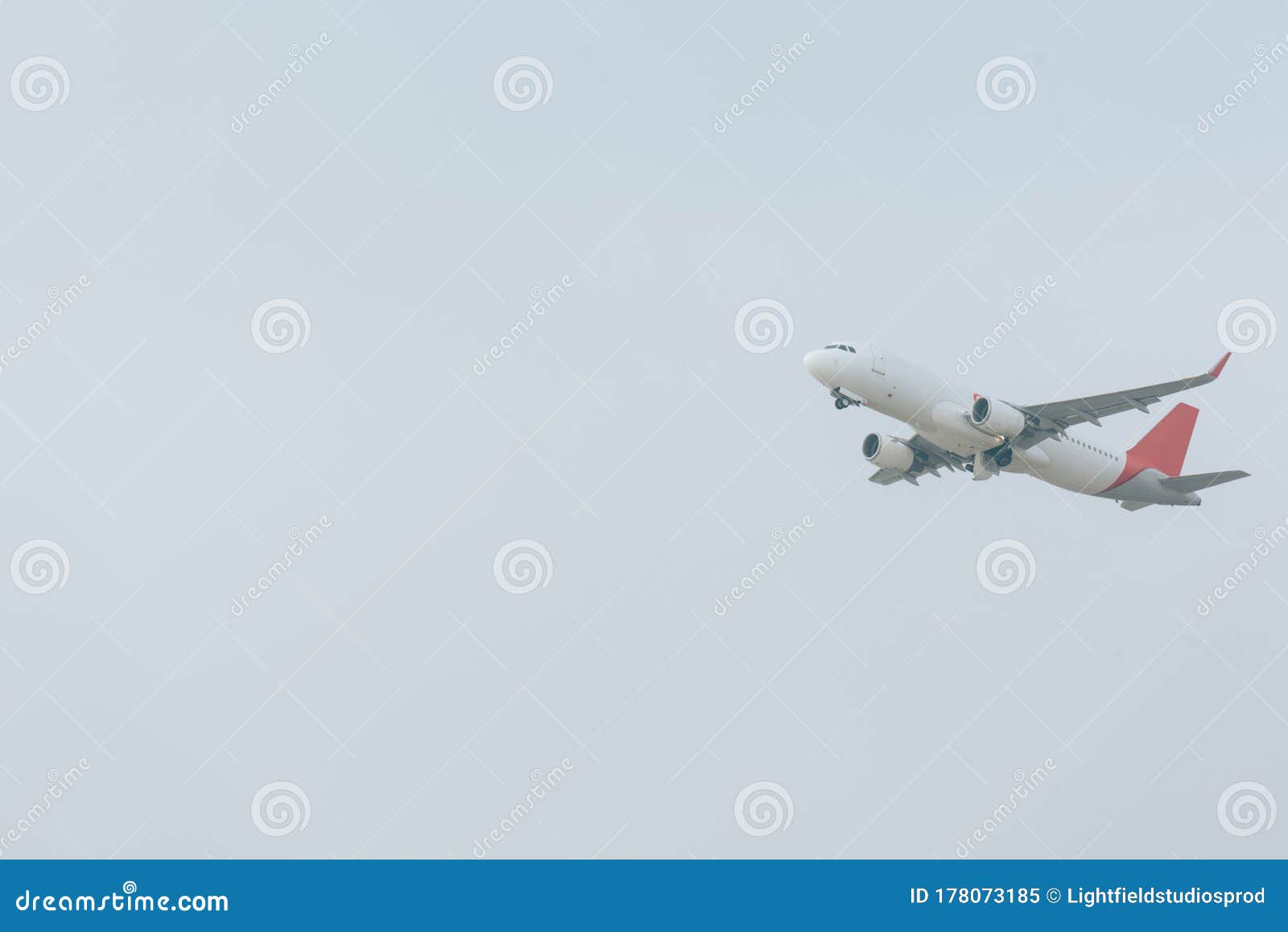 Low Angle View of Plane Landing Stock Image - Image of nature, travel ...
