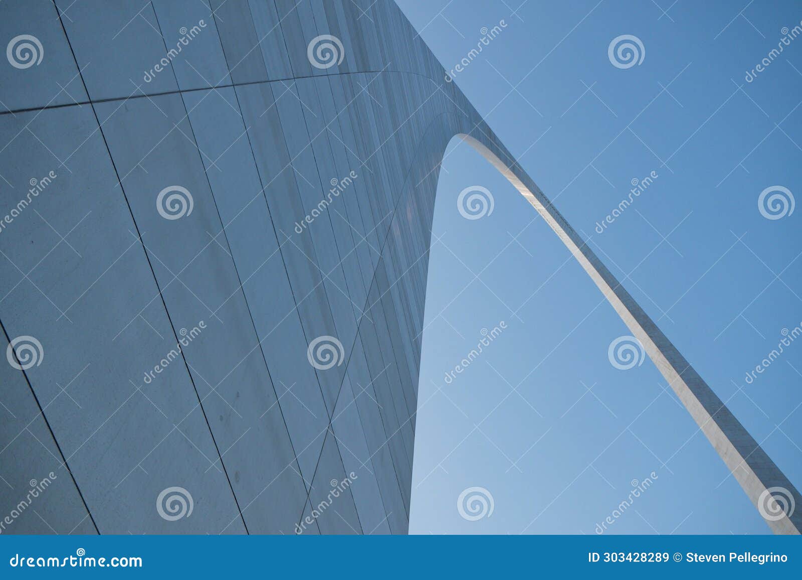 A Low, Close-up Perspective of the Gateway Arch Editorial Stock Image ...