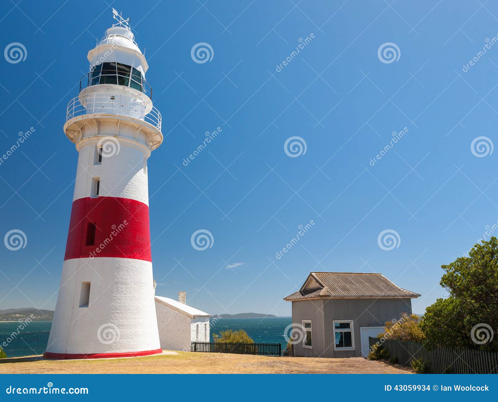 Low Head Lighthouse stock photo. Image of head, sunshine - 43059934