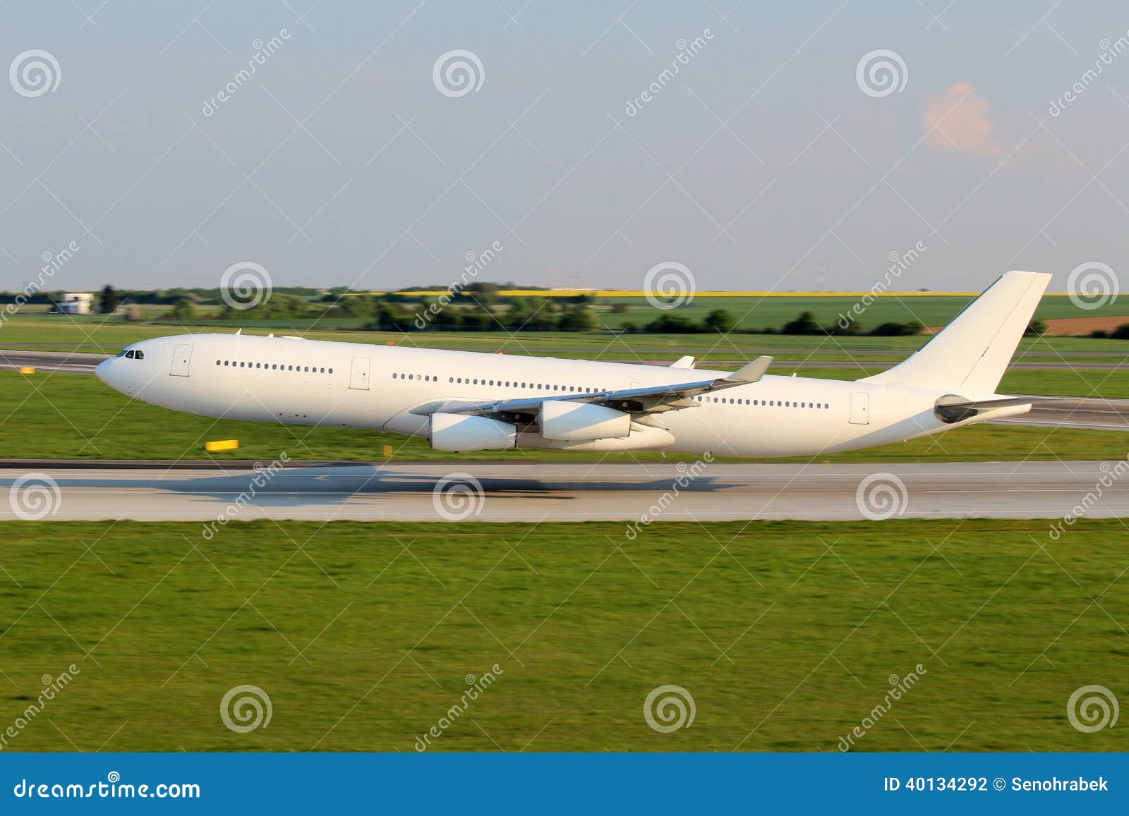 Low pass stock photo. Image of aviation, blue, landing - 40134292