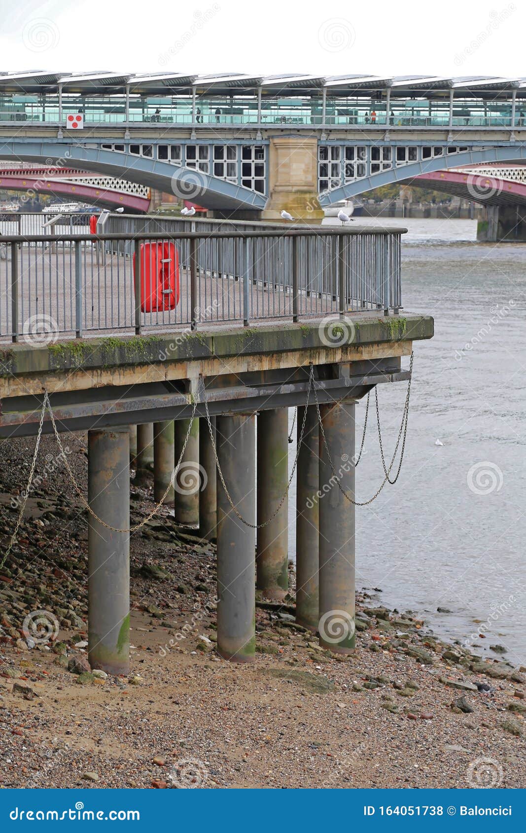 Low Tide Thames stock photo. Image of water, thames - 164051738