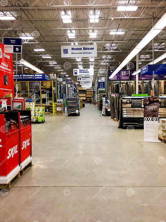 Lowe`s Home Improvement editorial stock photo. Image of trees - 82016858