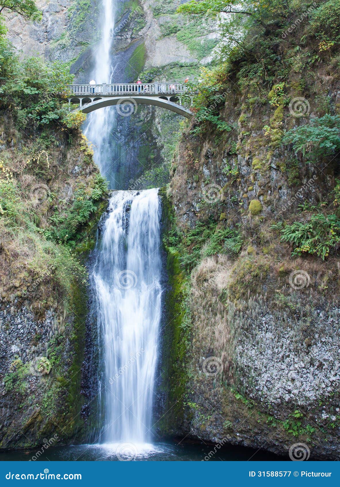 Lower Multnomah Falls stock image. Image of oregon, flow - 31588577
