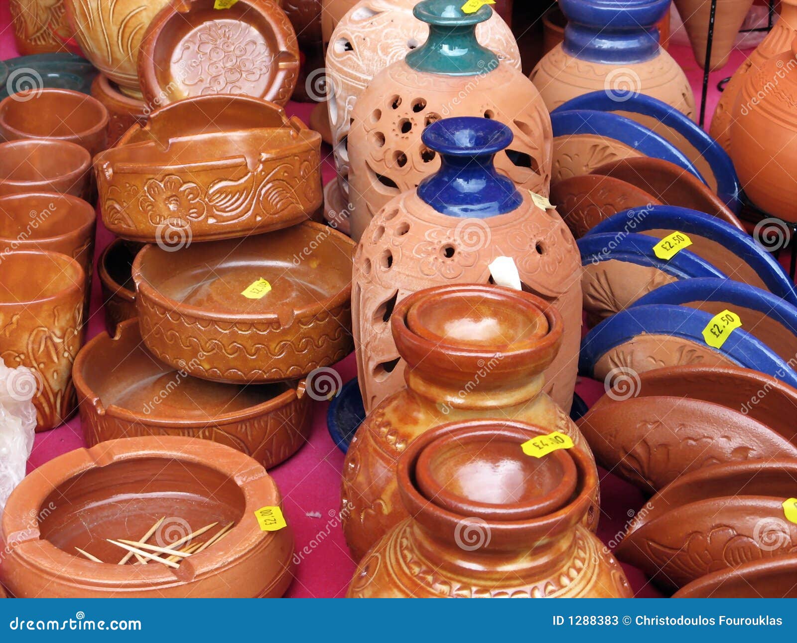 Loza de barro tradicional imagen de archivo. Imagen de lugares - 1288383