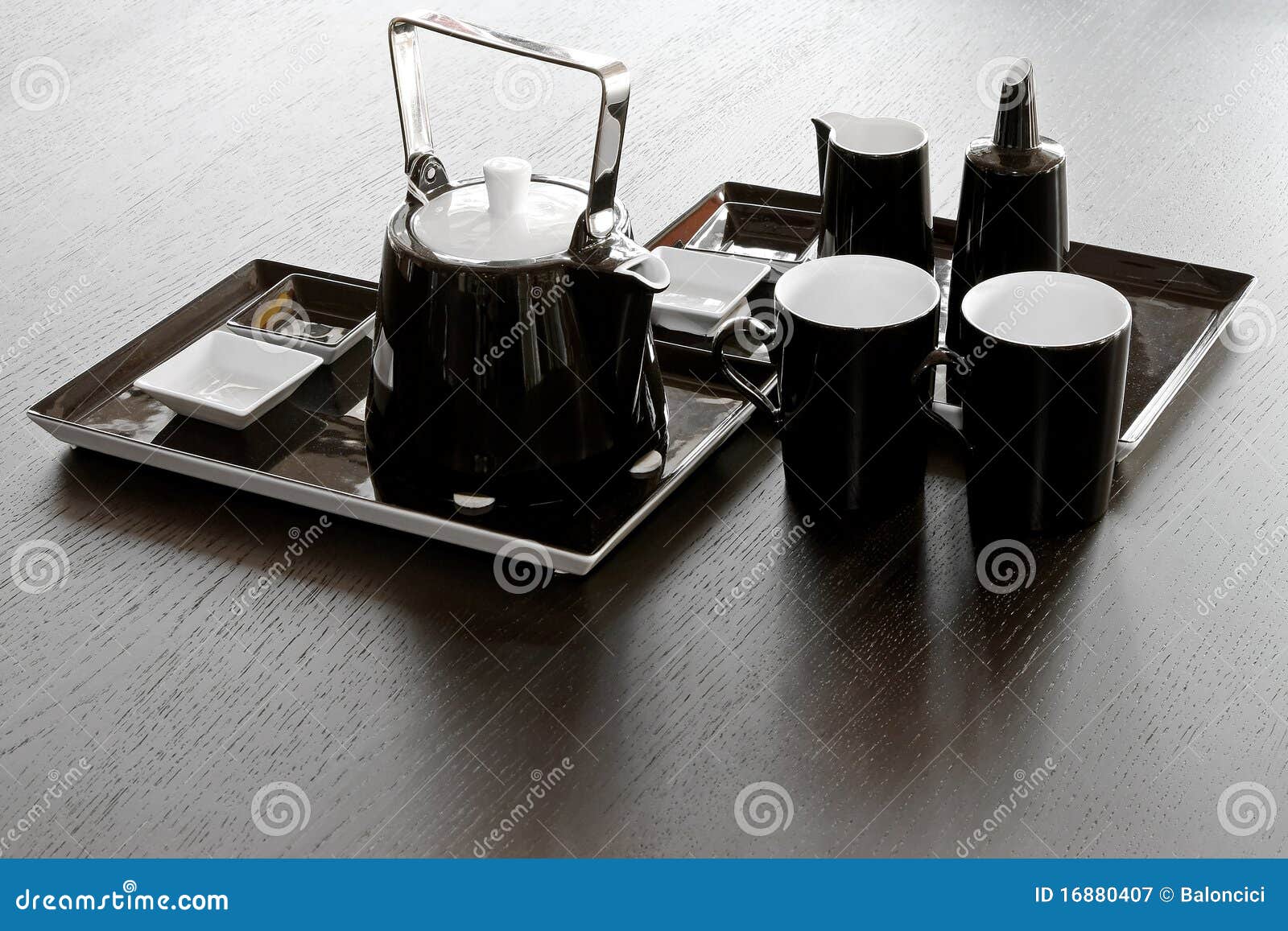 Loza negra imagen de archivo. Imagen de vector, tazas - 16880407