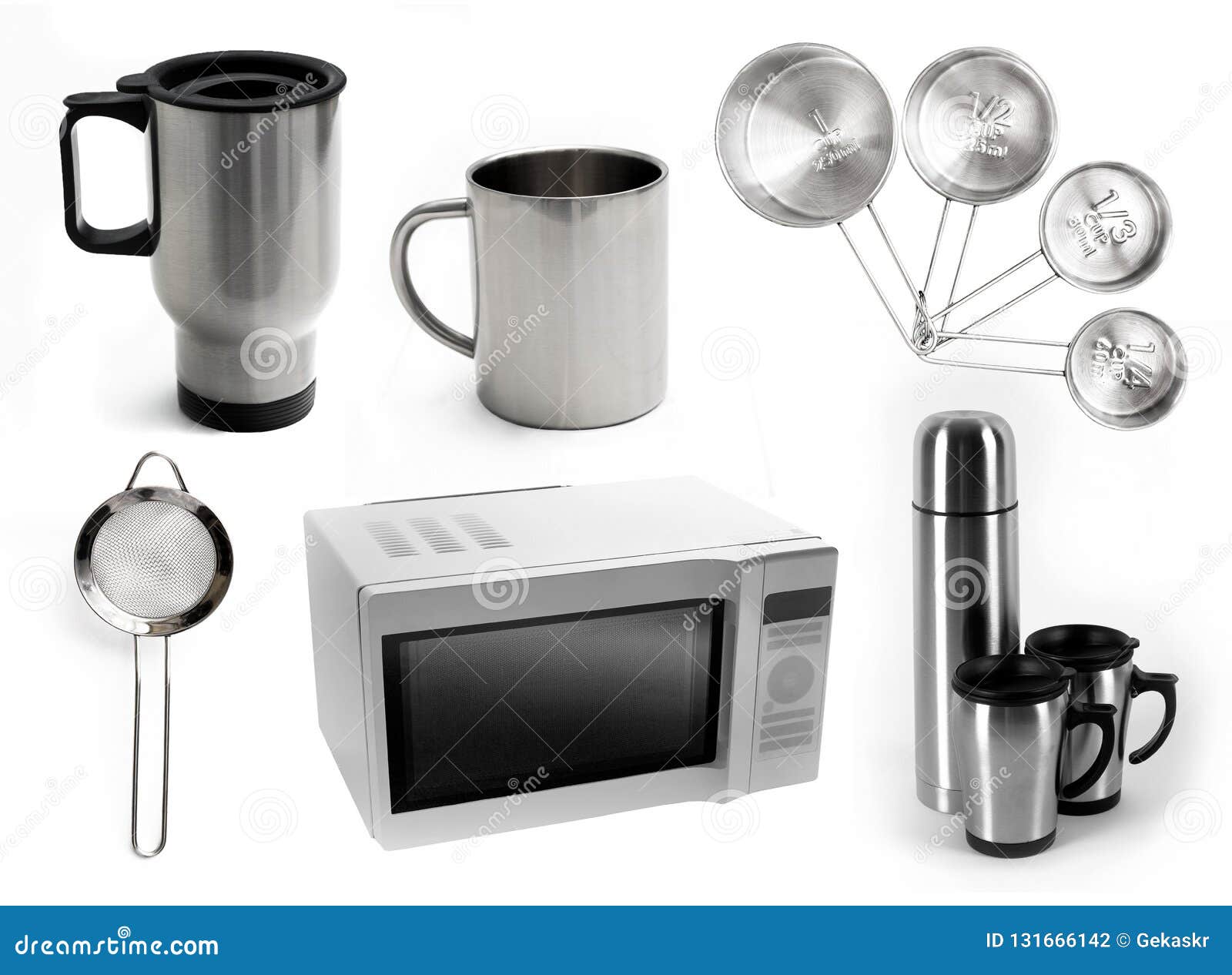 Loza Para Acampar Y El Horno De Microondas Foto de archivo - Imagen de ...