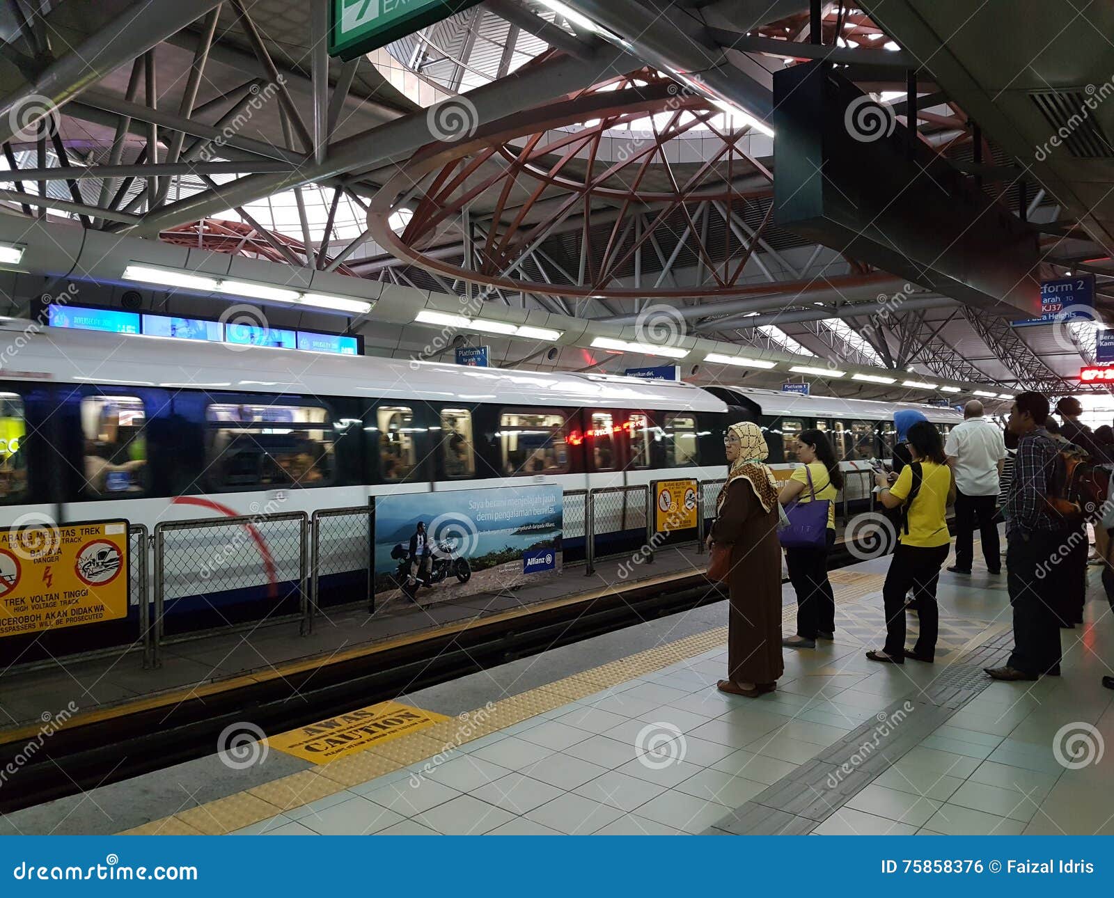 LRT Train editorial photo. Image of transport, metropolis - 75858376