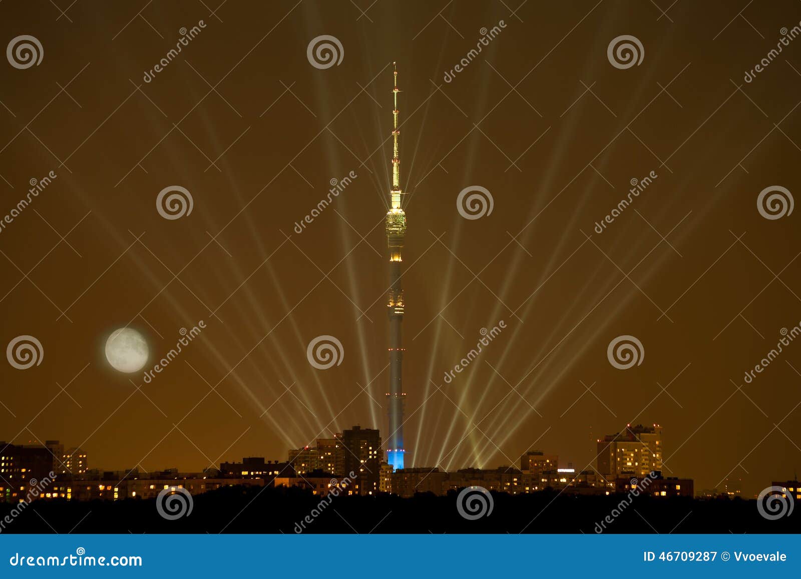 Lua Cheia Sobre a Cidade Iluminada De Moscou Imagem de Stock - Imagem ...