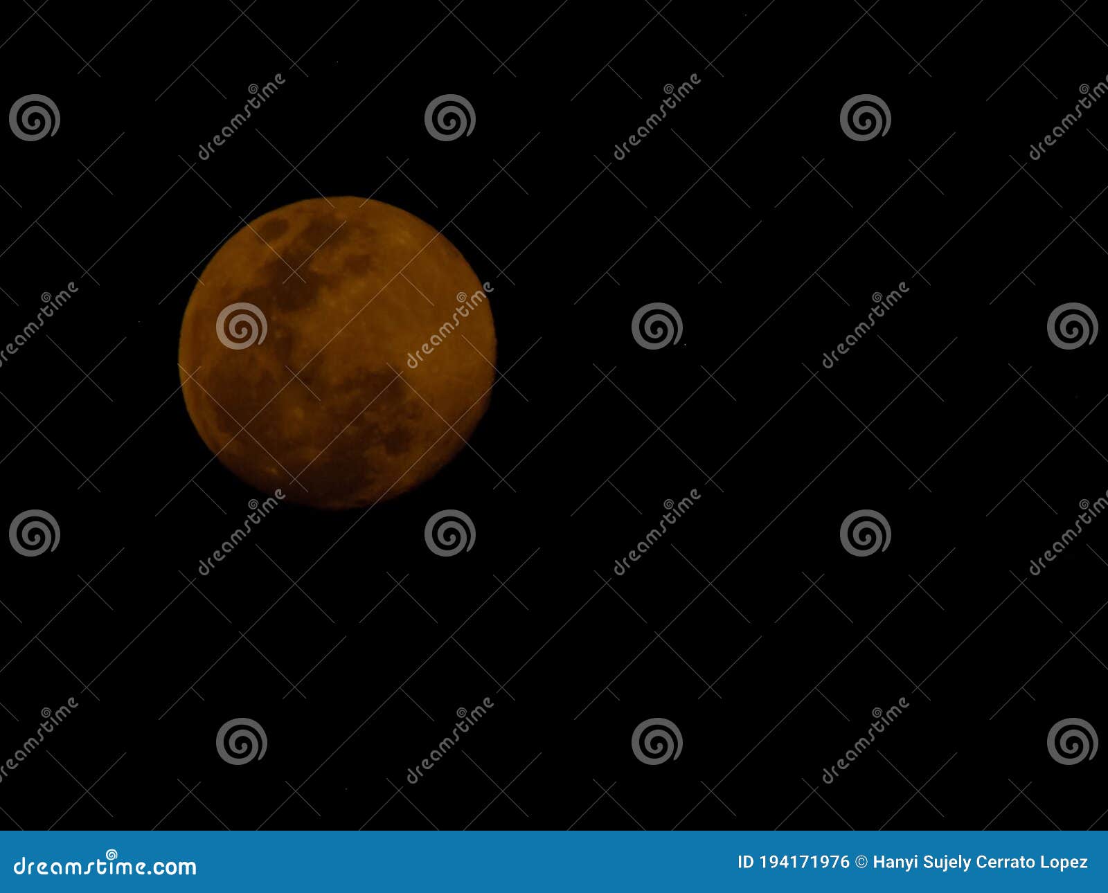 Lua cheia vermelha foto de stock. Imagem de sangrento - 194171976