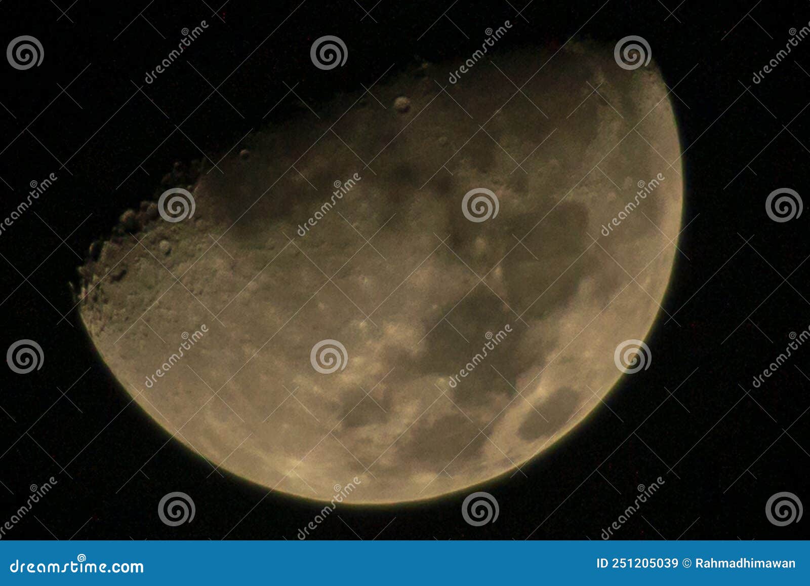 Lua Com Sua Textura Oca. Meia Lua Muito Perto Imagem de Stock - Imagem ...
