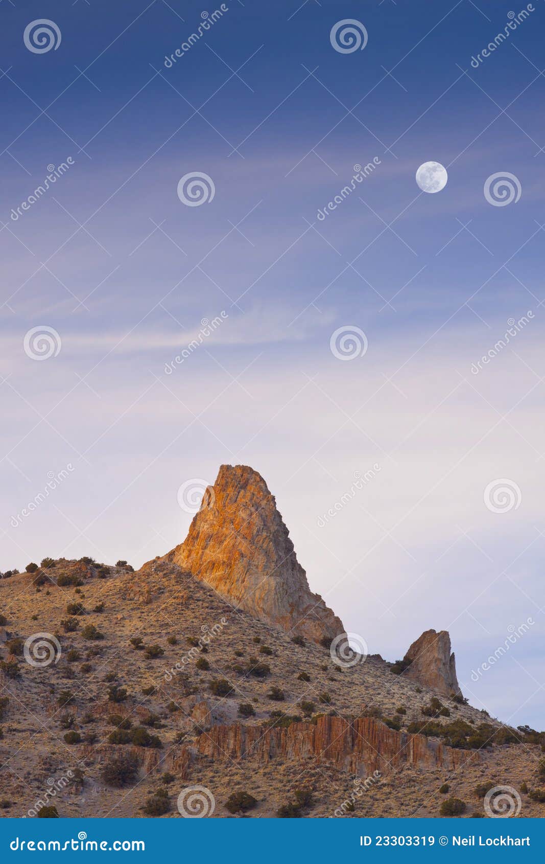 Lua da rocha da agulha imagem de stock. Imagem de nevada - 23303319