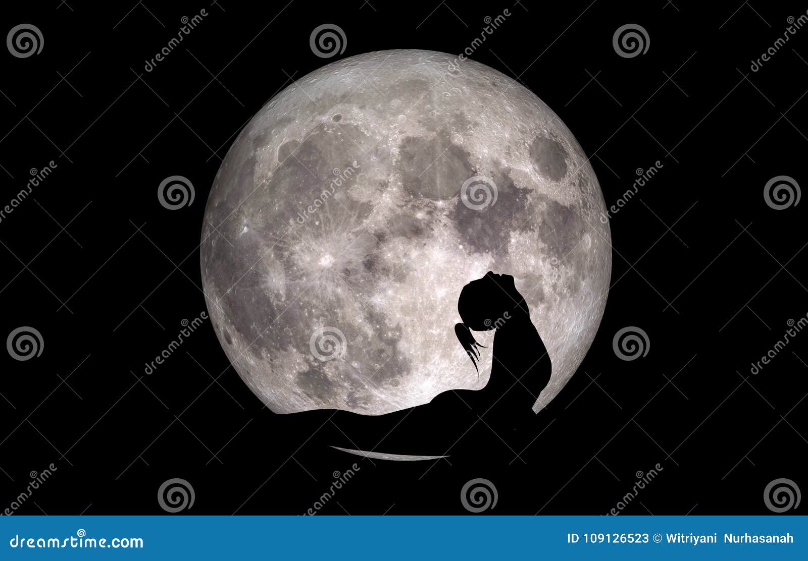 Lua Da Silhueta De Bhujangasana Da Pose Da Ioga Ilustração Stock ...