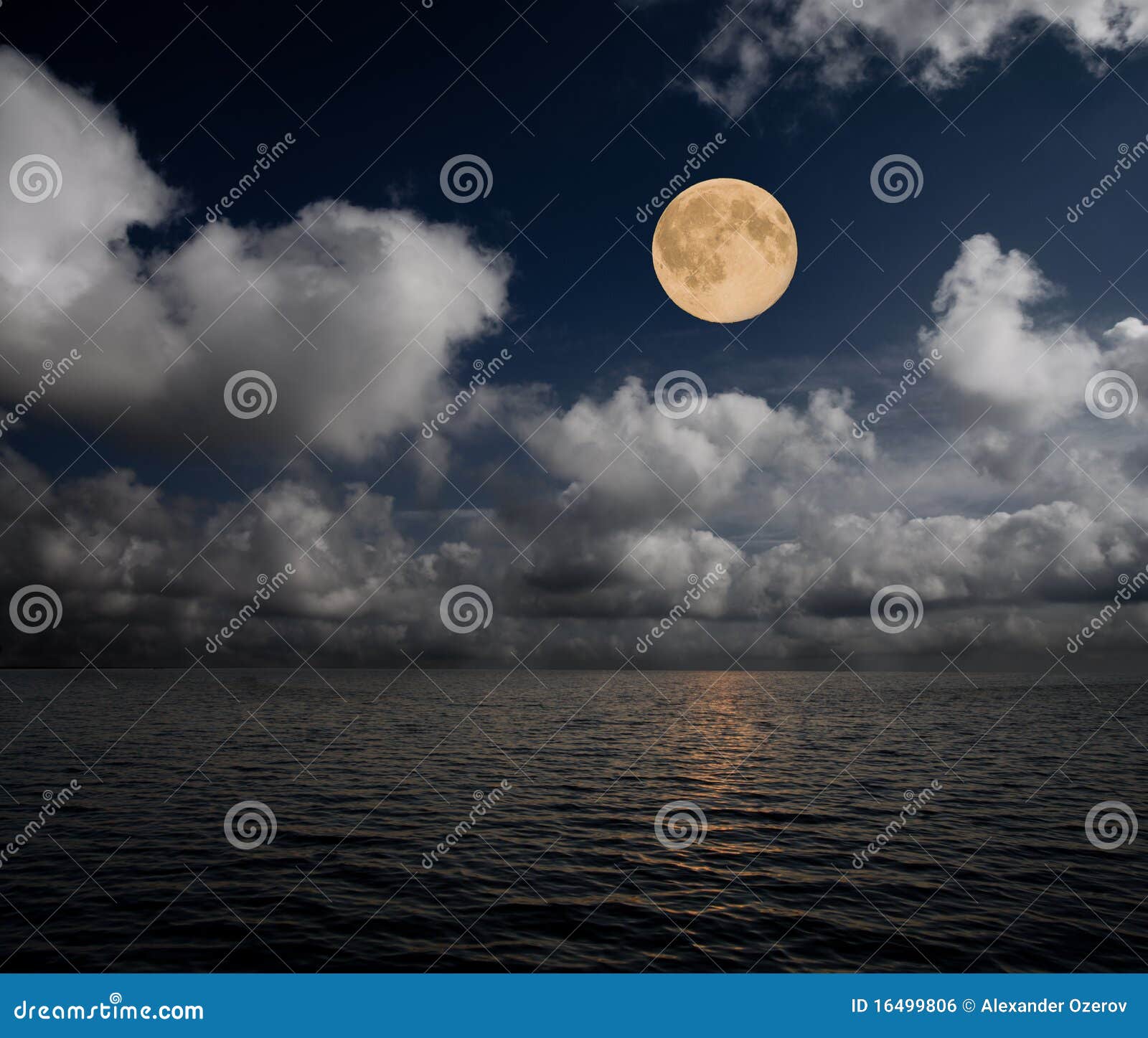 Lua e mar foto de stock. Imagem de bonito, oceano, lunar - 16499806