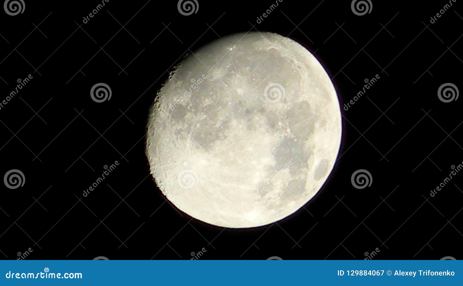 Lua grande no fundo preto imagem de stock. Imagem de naughty - 129884067