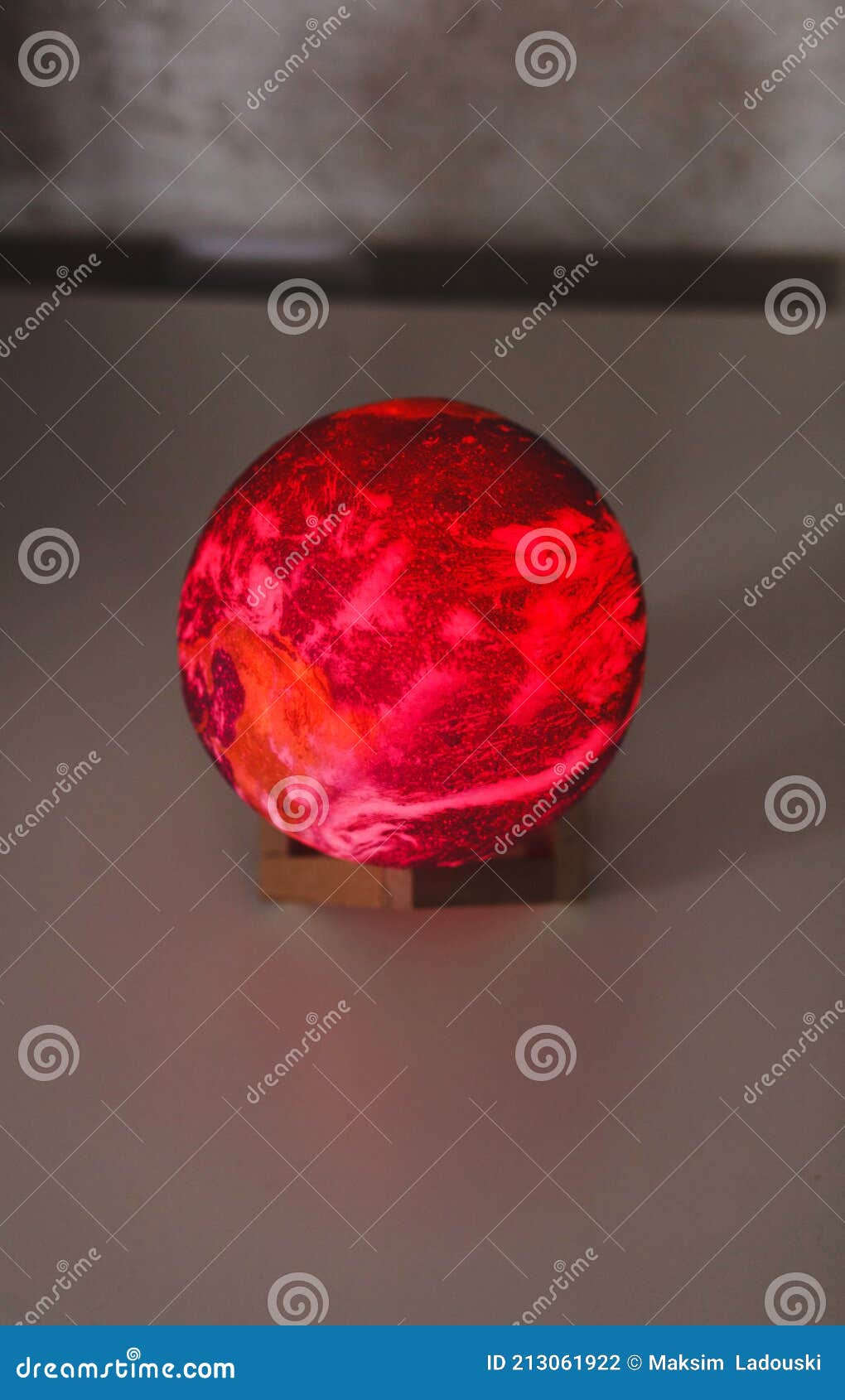 Lua vermelha foto de stock. Imagem de completamente - 213061922