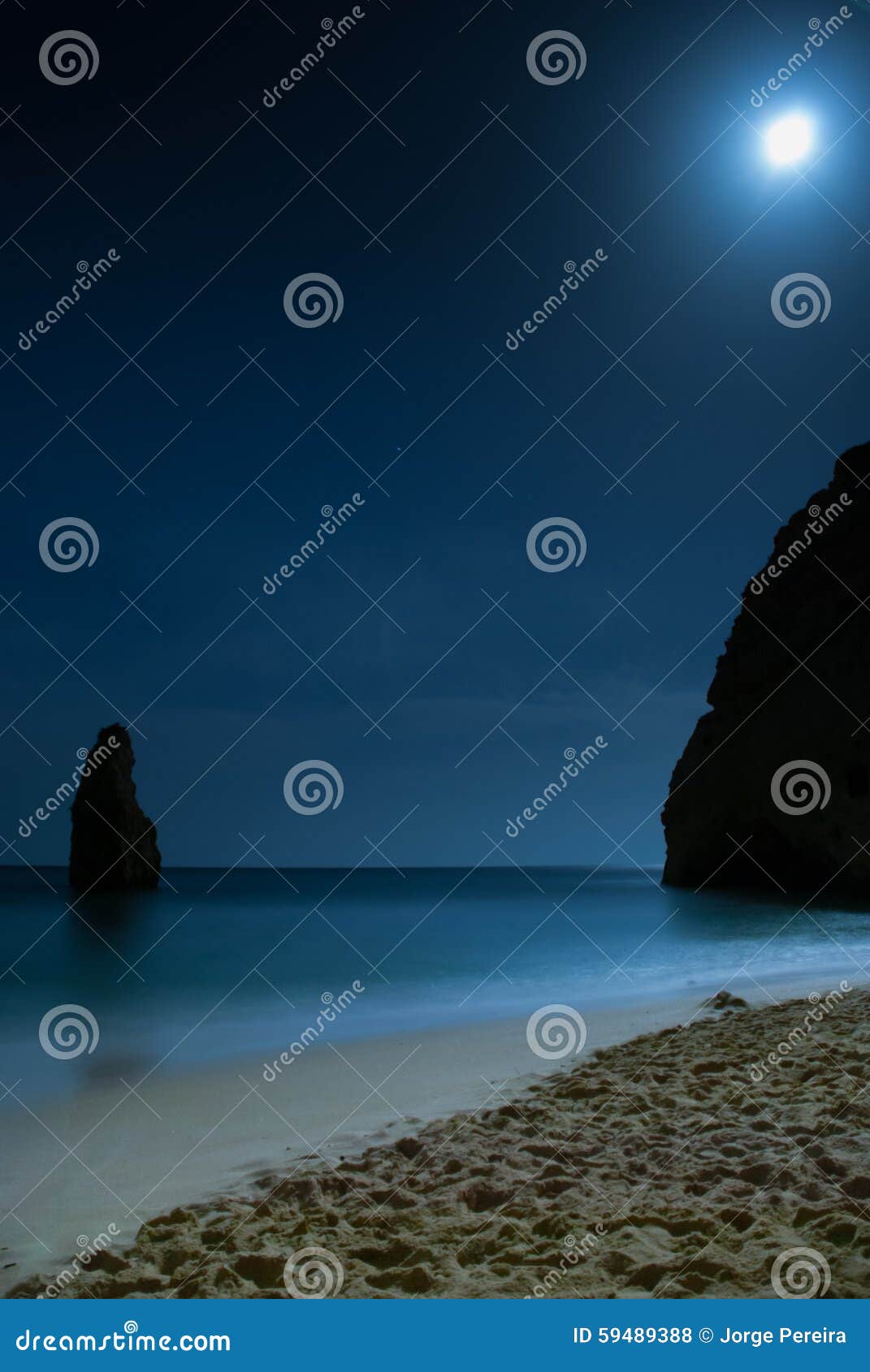 Luar na praia com lua foto de stock. Imagem de luar, estrelas - 59489388